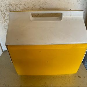 Igloo | Kitchen | Vintage Playmate Yellow Cooler Ice Retro Igloo Push ...